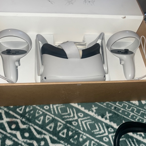 Oculus | VR, AR & Accessories | Oculus Quest 2 Used For 3 Months Good ...